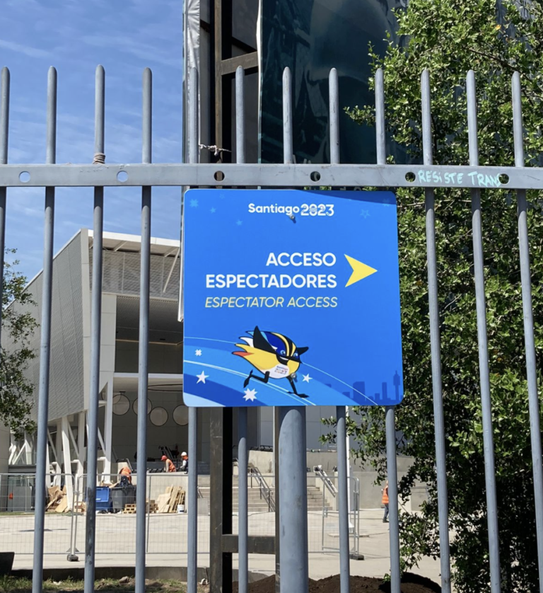 (Imagen) "Espectator access": Error en los letreros que guían al ...